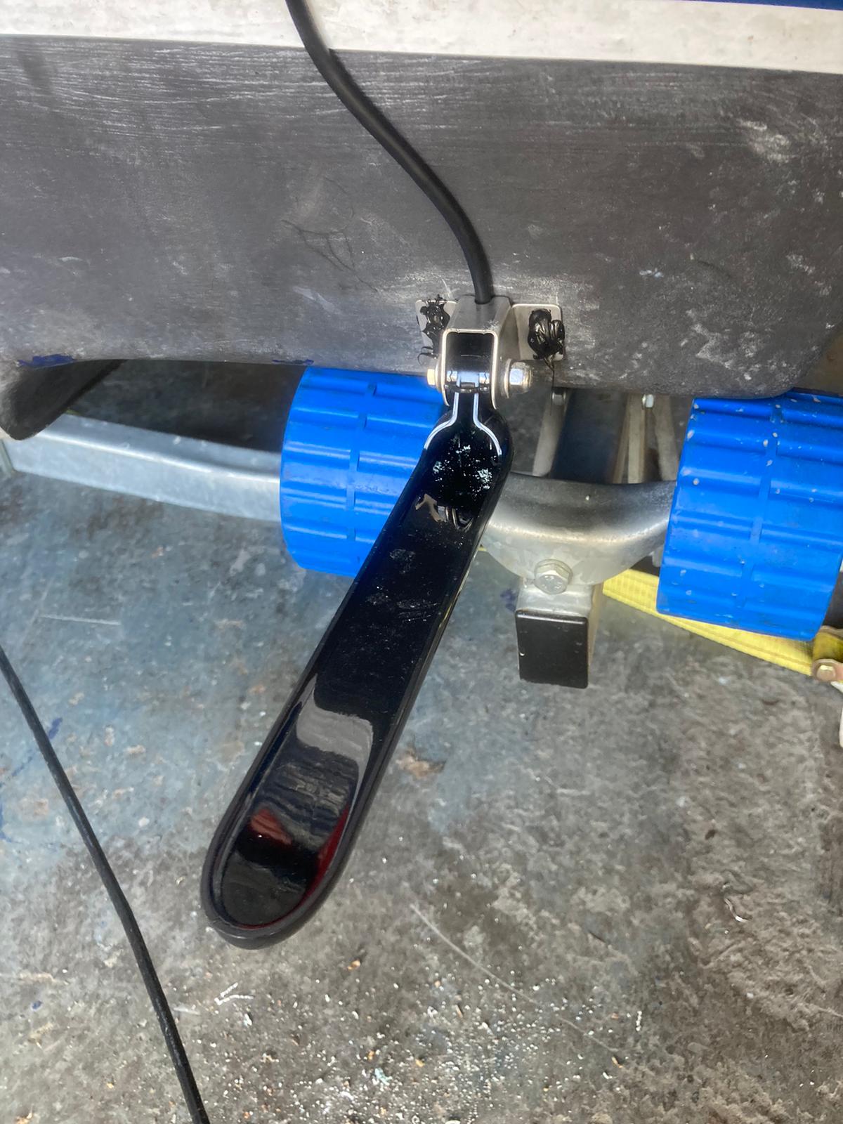 Simple installation of a fish finder - Arran Boats